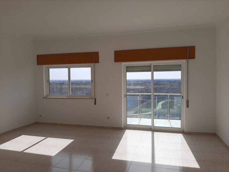 C0525-00239 | Apartamento T2 com uma área total de 138 m², situado na ...